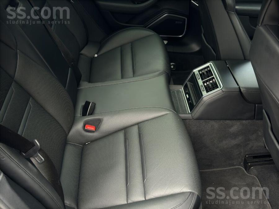 Blue Porsche Panamera 2021 in Riga, with an engine capacity of 2.90 L and mileage of 110 thousand km for 65990 €, photo 16 on AUTOMOTO.COM.LV