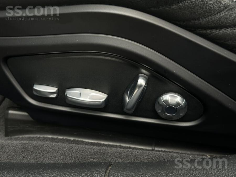 Blue Porsche Panamera 2021 in Riga, with an engine capacity of 2.90 L and mileage of 110 thousand km for 65990 €, photo 20 on AUTOMOTO.COM.LV