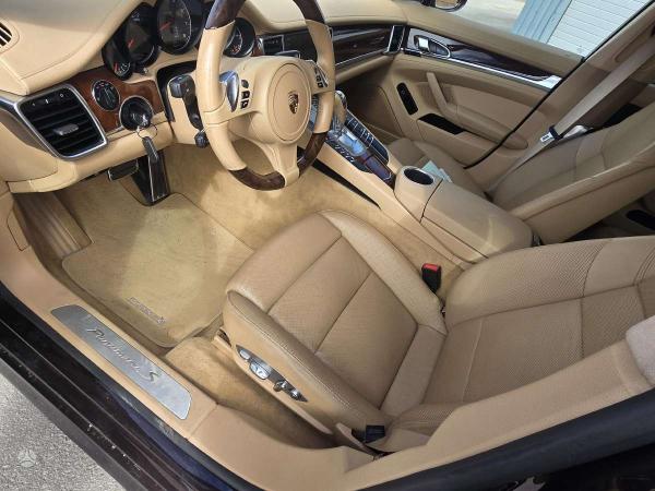 Brown Porsche Panamera 2013 in Panevezys, with an engine capacity of 4.80 L and mileage of 99 thousand km for 18900 €, photo 11 on AUTOMOTO.COM.LV