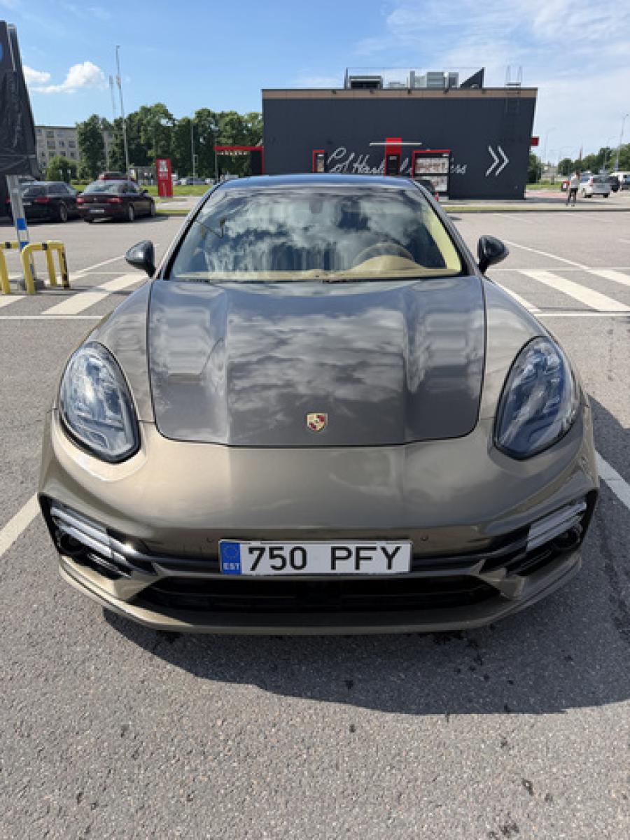Brown Porsche Panamera 2010 in Tallinn, with an engine capacity of 0.00 L and mileage of 256 thousand km for 21999 €, photo 1 on AUTOMOTO.COM.LV