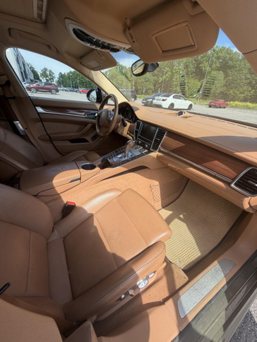 Brown Porsche Panamera 2010 in Tallinn, with an engine capacity of 0.00 L and mileage of 256 thousand km for 21999 €, photo 5 on AUTOMOTO.COM.LV