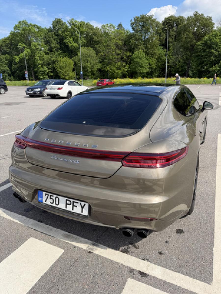 Brown Porsche Panamera 2010 in Tallinn, with an engine capacity of 0.00 L and mileage of 256 thousand km for 21999 €, photo 6 on AUTOMOTO.COM.LV