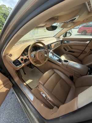 Brown Porsche Panamera 2010 in Tallinn, with an engine capacity of 0.00 L and mileage of 256 thousand km for 21999 €, photo 10 on AUTOMOTO.COM.LV