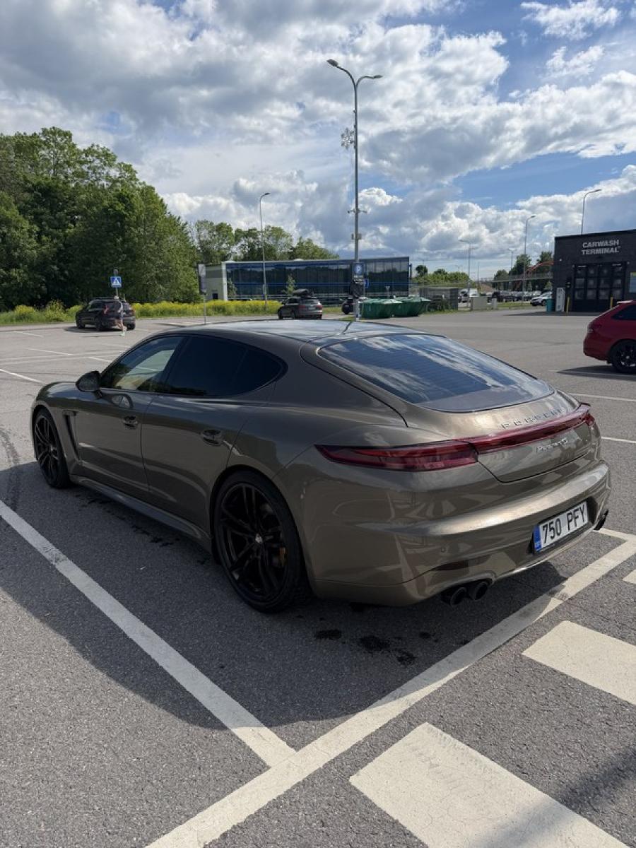 Brown Porsche Panamera 2010 in Tallinn, with an engine capacity of 0.00 L and mileage of 256 thousand km for 21999 €, photo 15 on AUTOMOTO.COM.LV