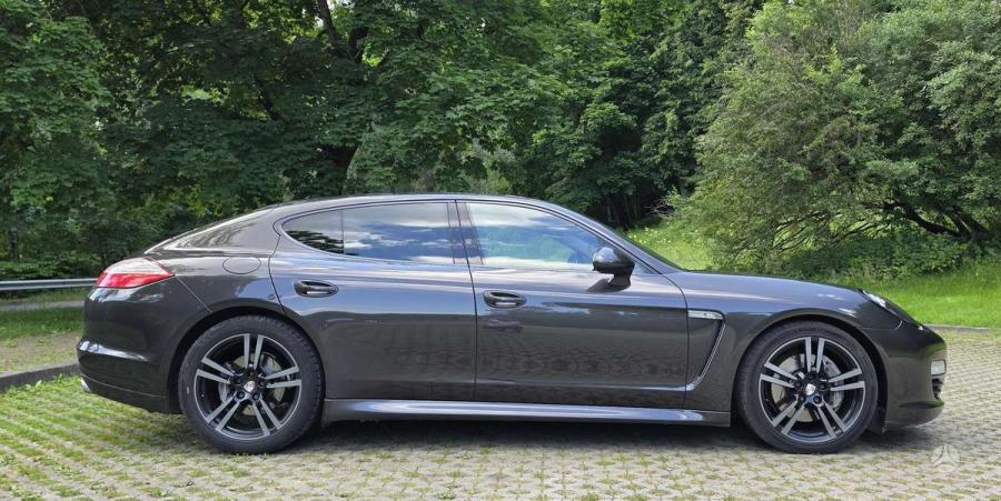 Brown Porsche Panamera 2011 in Vilnius, with an engine capacity of 2.97 L and mileage of 320 thousand km for 16000 €, photo 9 on AUTOMOTO.COM.LV