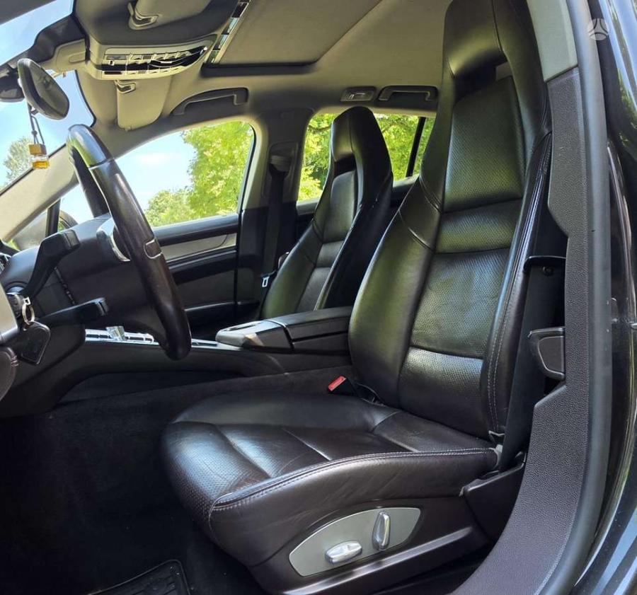 Brown Porsche Panamera 2011 in Vilnius, with an engine capacity of 2.97 L and mileage of 320 thousand km for 16000 €, photo 12 on AUTOMOTO.COM.LV