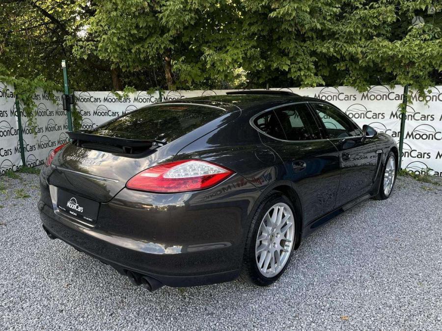 Brūns Porsche Panamera 2011 Viļņa, ar dzinēja tilpumu 4.81 L un nobraukumu 120 tūkst. km par 19800 €, foto 9 vietnē AUTOMOTO.COM.LV
