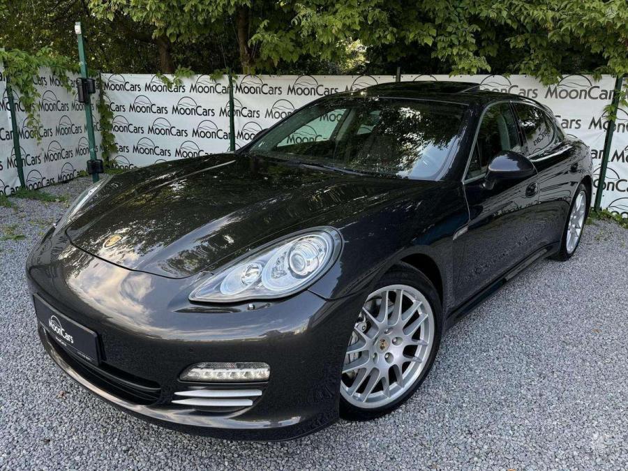 Brown Porsche Panamera 2011 in Vilnius, with an engine capacity of 4.81 L and mileage of 120 thousand km for 19800 €, photo 1 on AUTOMOTO.COM.LV