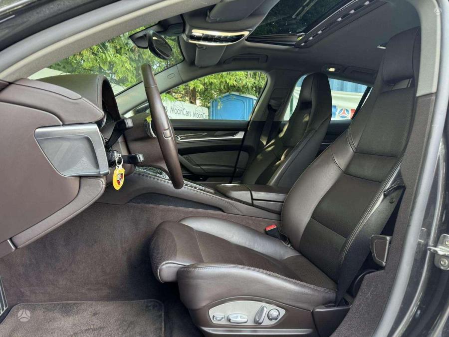 Brown Porsche Panamera 2011 in Vilnius, with an engine capacity of 4.81 L and mileage of 120 thousand km for 19800 €, photo 17 on AUTOMOTO.COM.LV