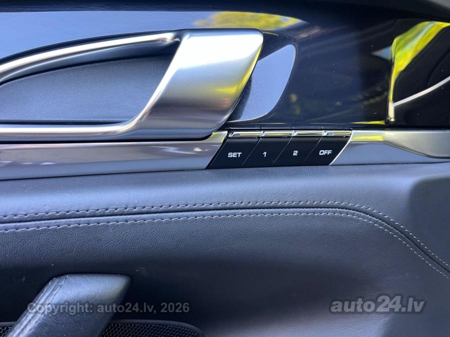 Brūns Porsche Panamera 2012 Tallina, ar dzinēja tilpumu 3.60 L un nobraukumu 183 tūkst. km par 21900 €, foto 12 vietnē AUTOMOTO.COM.LV