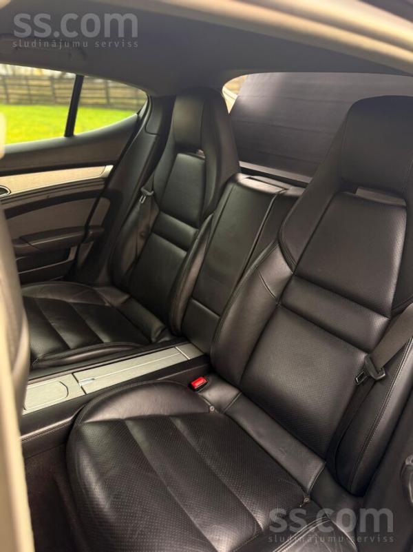 Brown Porsche Panamera 2012 in Rezekne, with an engine capacity of 3.00 L and mileage of 310 thousand km for 20000 €, photo 8 on AUTOMOTO.COM.LV