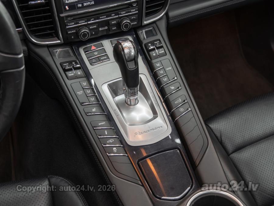 Brūns Porsche Panamera 2012 Tallina, ar dzinēja tilpumu 3.60 L un nobraukumu 183 tūkst. km par 24900 €, foto 14 vietnē AUTOMOTO.COM.LV