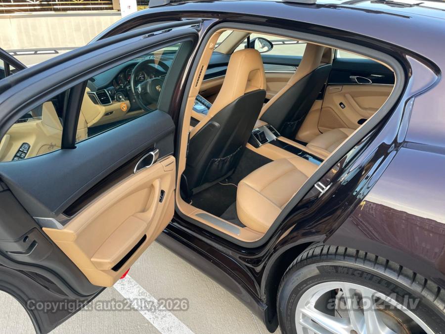 Brūns Porsche Panamera 2013 Rīga, ar dzinēja tilpumu 3.00 L un nobraukumu 290 tūkst. km par 21990 €, foto 13 vietnē AUTOMOTO.COM.LV