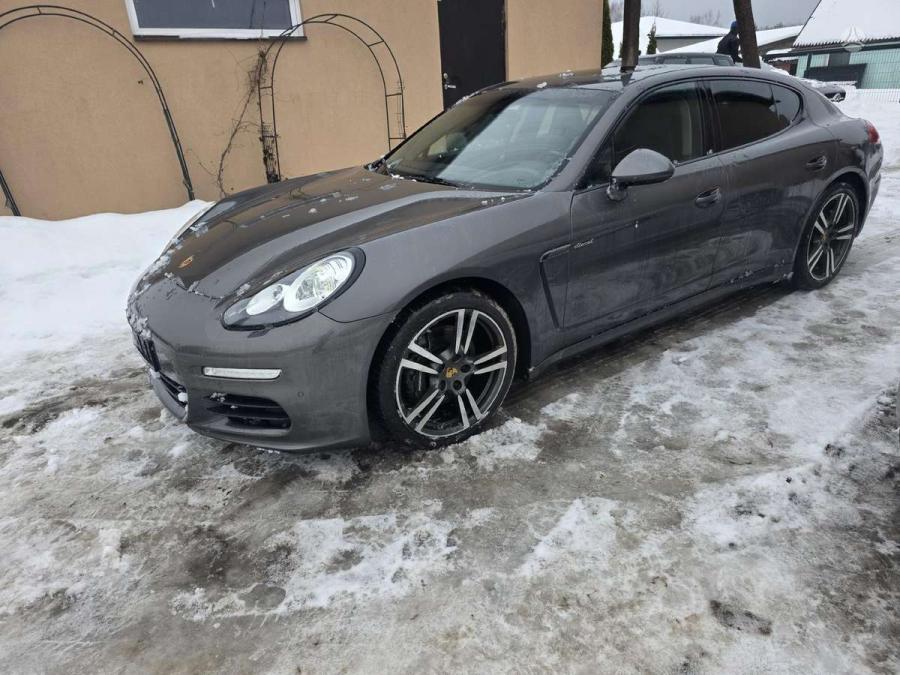 Brūns Porsche Panamera 2014 Viļņa, ar dzinēja tilpumu 3.00 L un nobraukumu 214 tūkst. km par 29000 €, foto 1 vietnē AUTOMOTO.COM.LV