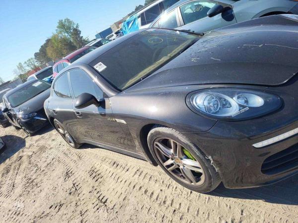 Brown Porsche Panamera 2014 in Kaunas, with an engine capacity of 3.00 L and mileage of 140 thousand km for 10300 €, photo 1 on AUTOMOTO.COM.LV