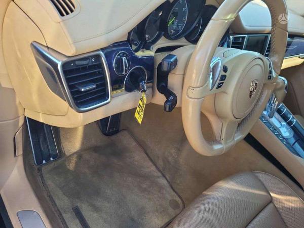 Brown Porsche Panamera 2014 in Kaunas, with an engine capacity of 3.00 L and mileage of 140 thousand km for 10300 €, photo 10 on AUTOMOTO.COM.LV