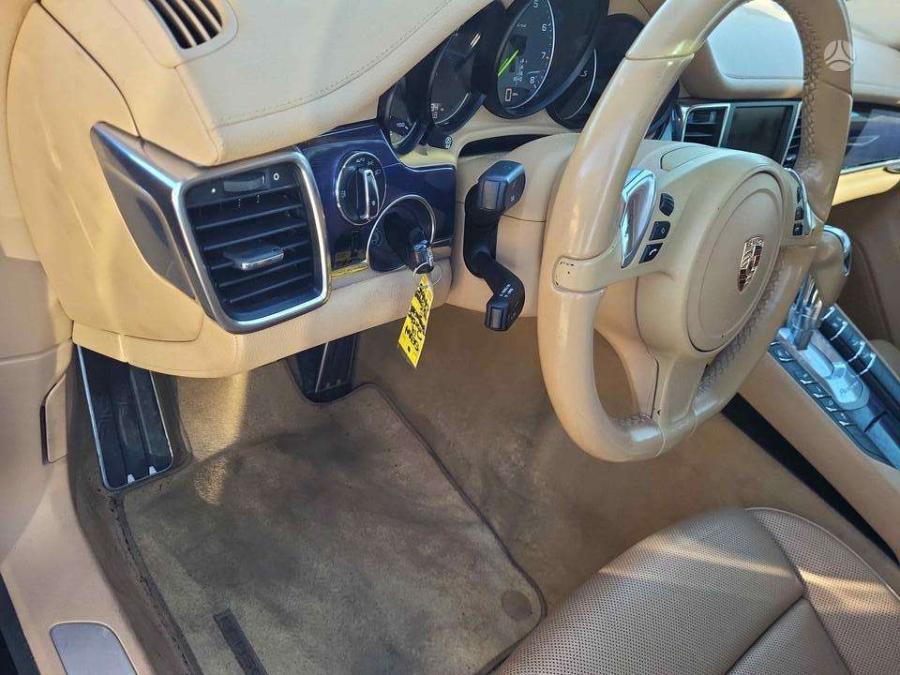 Brown Porsche Panamera 2014 in Kaunas, with an engine capacity of 3.00 L and mileage of 140 thousand km for 10300 €, photo 11 on AUTOMOTO.COM.LV