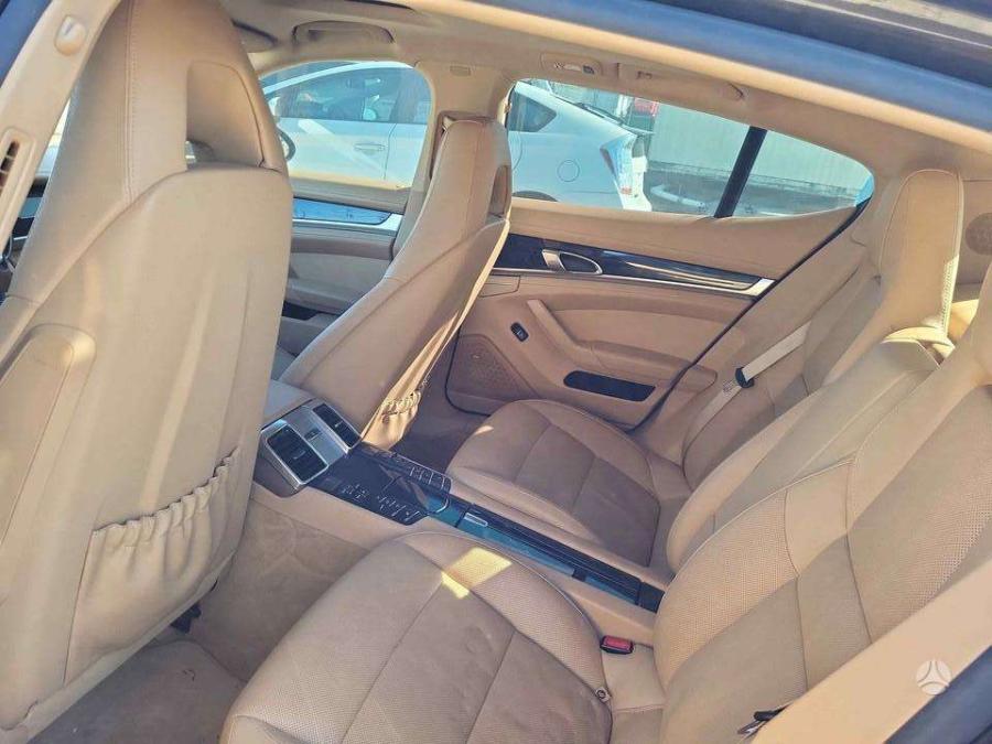 Brown Porsche Panamera 2014 in Kaunas, with an engine capacity of 3.00 L and mileage of 140 thousand km for 10300 €, photo 17 on AUTOMOTO.COM.LV