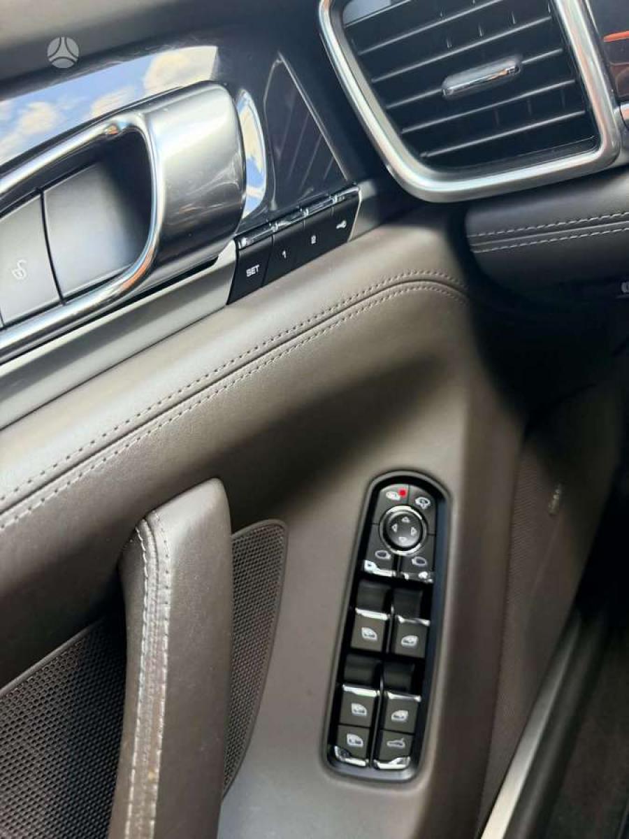 Brown Porsche Panamera 2015 in Klaipeda, with an engine capacity of 2.97 L and mileage of 101 thousand km for 32000 €, photo 14 on AUTOMOTO.COM.LV