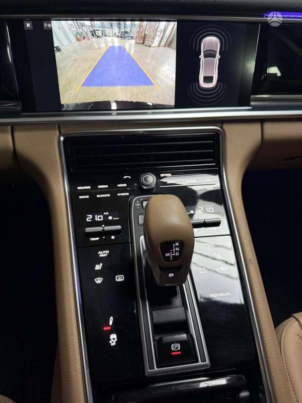Brūns Porsche Panamera 2017 Viļņa, ar dzinēja tilpumu 2.89 L un nobraukumu 190 tūkst. km par 38800 €, foto 9 vietnē AUTOMOTO.COM.LV