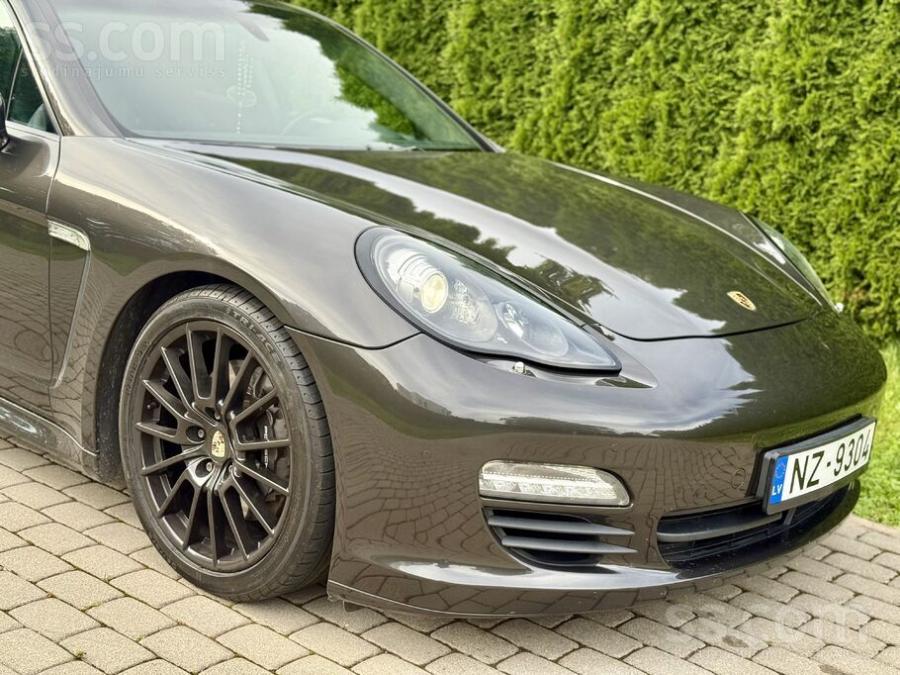Brown Porsche Panamera 2011 in Riga, with an engine capacity of 3.00 L and mileage of 288 thousand km for 19500 €, photo 7 on AUTOMOTO.COM.LV