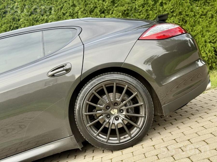 Brown Porsche Panamera 2011 in Riga, with an engine capacity of 3.00 L and mileage of 288 thousand km for 19500 €, photo 12 on AUTOMOTO.COM.LV