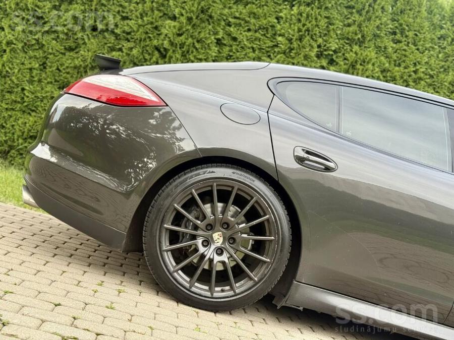 Brown Porsche Panamera 2011 in Riga, with an engine capacity of 3.00 L and mileage of 288 thousand km for 19500 €, photo 13 on AUTOMOTO.COM.LV