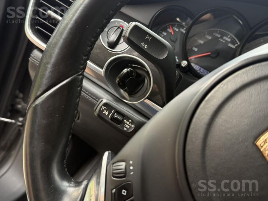 Brown Porsche Panamera 2011 in Riga, with an engine capacity of 3.00 L and mileage of 288 thousand km for 19500 €, photo 17 on AUTOMOTO.COM.LV