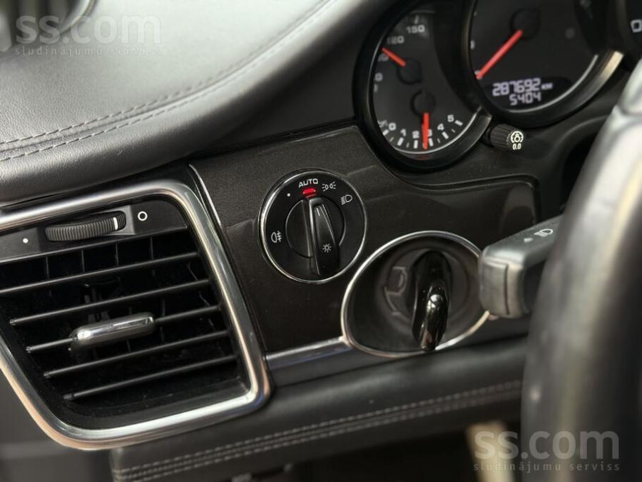 Brown Porsche Panamera 2011 in Riga, with an engine capacity of 3.00 L and mileage of 288 thousand km for 19500 €, photo 18 on AUTOMOTO.COM.LV