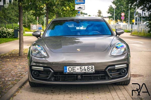 Brown Porsche Panamera 2017 in Riga, with an engine capacity of 3.96 L and mileage of 267 thousand km for 36990 €, photo 3 on AUTOMOTO.COM.LV