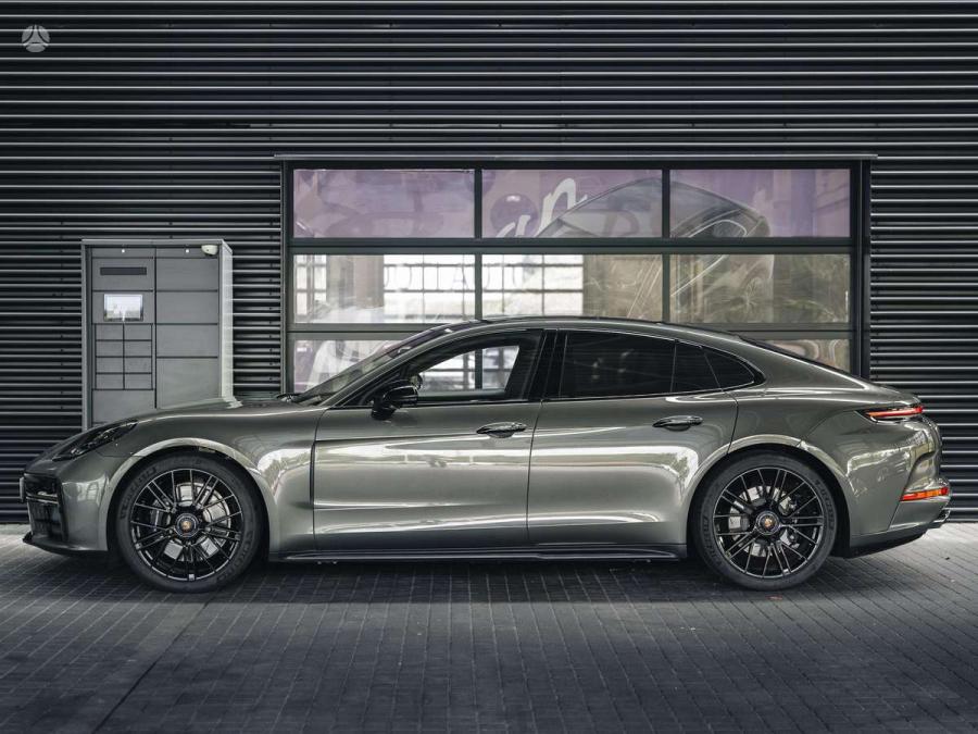 Zaļš Porsche Panamera 2025 Viļņa, ar dzinēja tilpumu 4.00 L un nobraukumu 28 tūkst. km par 155911 €, foto 3 vietnē AUTOMOTO.COM.LV