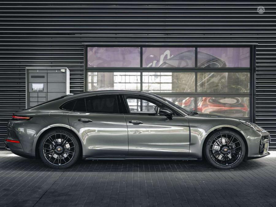 Zaļš Porsche Panamera 2025 Viļņa, ar dzinēja tilpumu 4.00 L un nobraukumu 28 tūkst. km par 155911 €, foto 7 vietnē AUTOMOTO.COM.LV