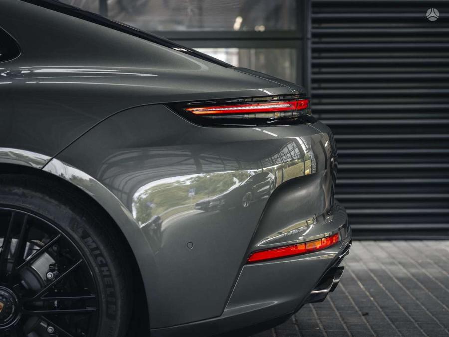 Zaļš Porsche Panamera 2025 Viļņa, ar dzinēja tilpumu 4.00 L un nobraukumu 28 tūkst. km par 155911 €, foto 17 vietnē AUTOMOTO.COM.LV