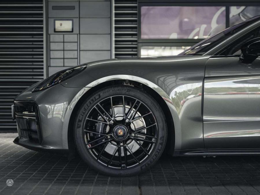 Zaļš Porsche Panamera 2025 Viļņa, ar dzinēja tilpumu 4.00 L un nobraukumu 28 tūkst. km par 155911 €, foto 23 vietnē AUTOMOTO.COM.LV