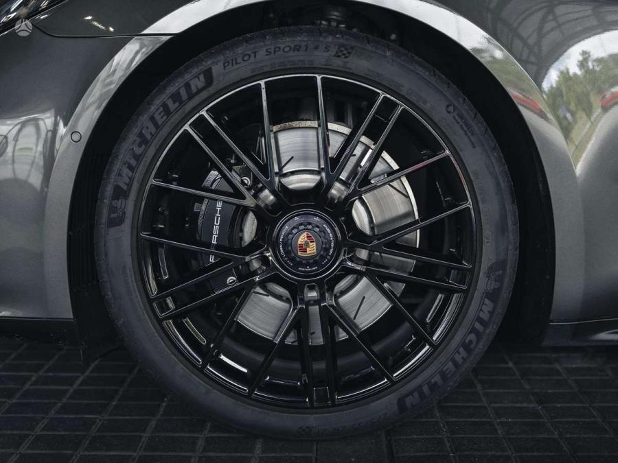 Zaļš Porsche Panamera 2025 Viļņa, ar dzinēja tilpumu 4.00 L un nobraukumu 28 tūkst. km par 155911 €, foto 24 vietnē AUTOMOTO.COM.LV