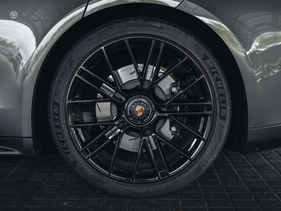 Zaļš Porsche Panamera 2025 Viļņa, ar dzinēja tilpumu 4.00 L un nobraukumu 28 tūkst. km par 155911 €, foto 25 vietnē AUTOMOTO.COM.LV