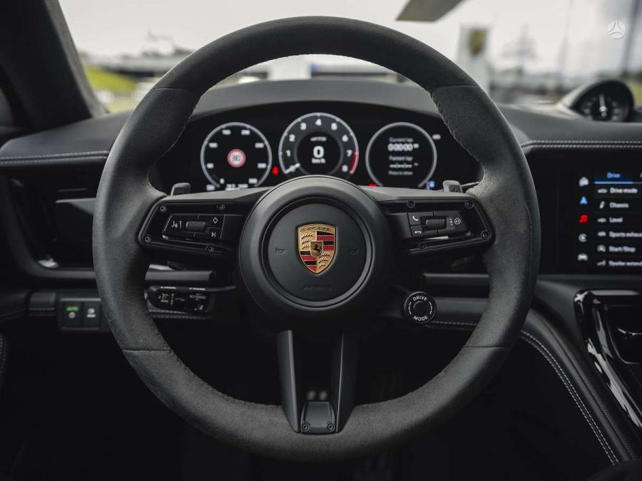 Zaļš Porsche Panamera 2025 Viļņa, ar dzinēja tilpumu 4.00 L un nobraukumu 28 tūkst. km par 155911 €, foto 32 vietnē AUTOMOTO.COM.LV