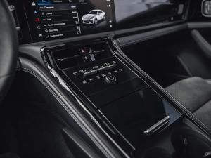 Zaļš Porsche Panamera 2025 Viļņa, ar dzinēja tilpumu 4.00 L un nobraukumu 28 tūkst. km par 155911 €, foto 39 vietnē AUTOMOTO.COM.LV