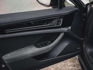 Zaļš Porsche Panamera 2025 Viļņa, ar dzinēja tilpumu 4.00 L un nobraukumu 28 tūkst. km par 155911 €, foto 42 vietnē AUTOMOTO.COM.LV