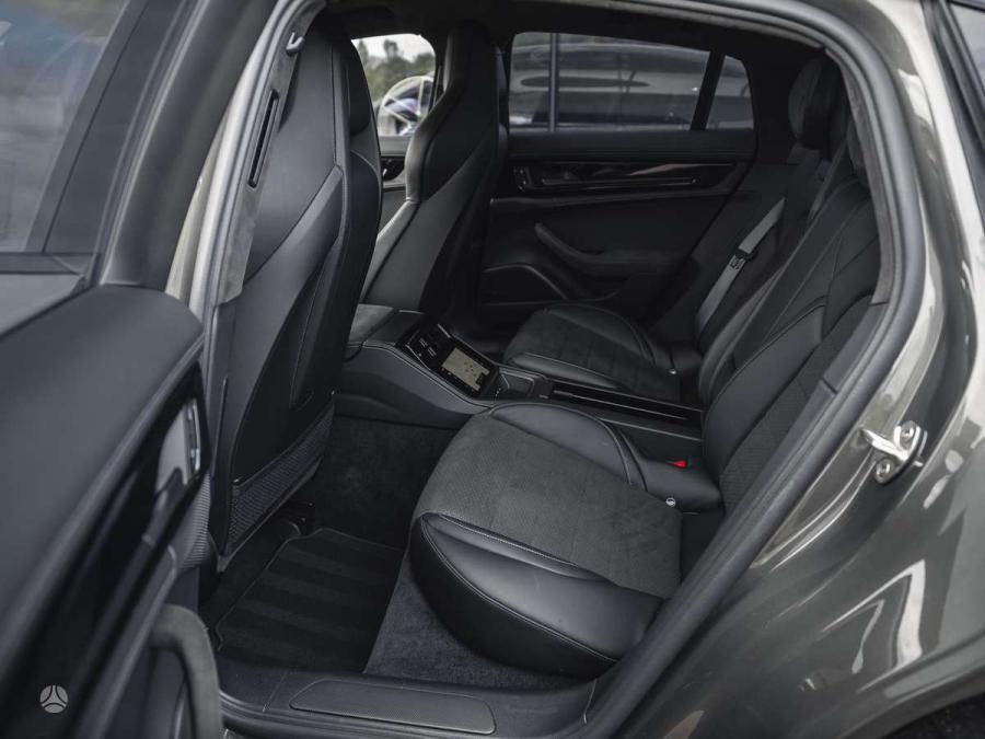 Zaļš Porsche Panamera 2025 Viļņa, ar dzinēja tilpumu 4.00 L un nobraukumu 28 tūkst. km par 155911 €, foto 48 vietnē AUTOMOTO.COM.LV