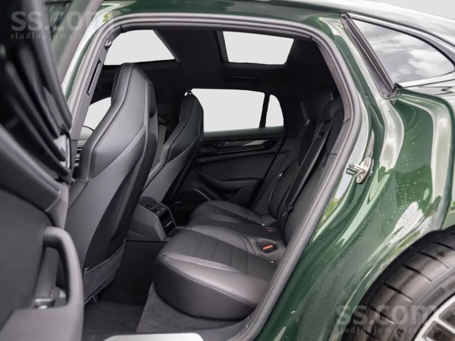 Green Porsche Panamera 2024 in Riga, with an engine capacity of 2.90 L and mileage of 29 thousand km for 120950 €, photo 12 on AUTOMOTO.COM.LV