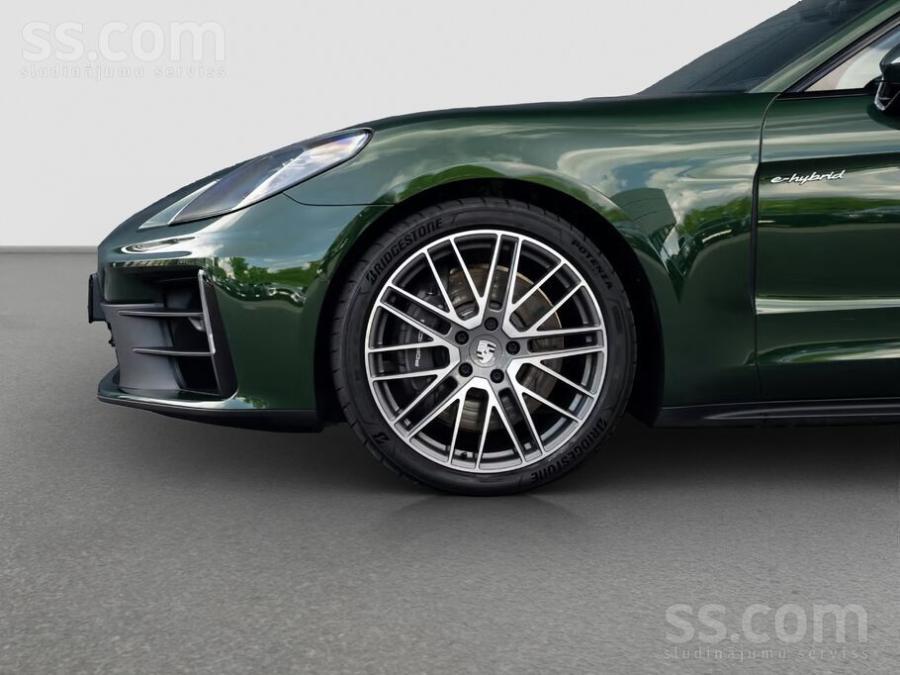 Green Porsche Panamera 2024 in Riga, with an engine capacity of 2.90 L and mileage of 29 thousand km for 120950 €, photo 14 on AUTOMOTO.COM.LV