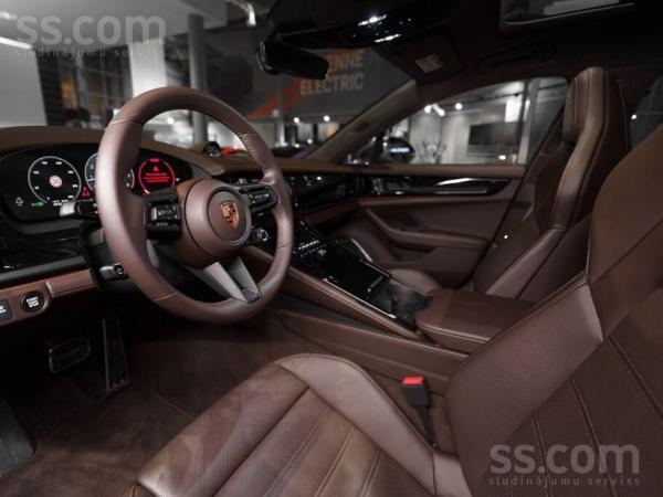 Zaļš Porsche Panamera 2025 Rīga, ar dzinēja tilpumu 4.00 L un nobraukumu 7 tūkst. km par 179900 €, foto 4 vietnē AUTOMOTO.COM.LV