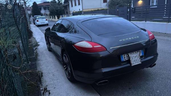 Grey Porsche Panamera 2012 in Kaunas, with an engine capacity of 3.00 L and mileage of 191 thousand km for 17900 €, photo 5 on AUTOMOTO.COM.LV