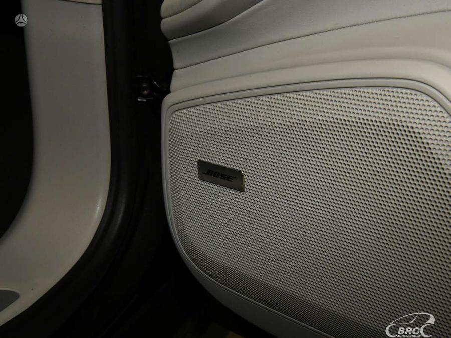 Grey Porsche Panamera 2017 in Vilnius, with an engine capacity of 4.00 L and mileage of 141 thousand km for 47900 €, photo 12 on AUTOMOTO.COM.LV
