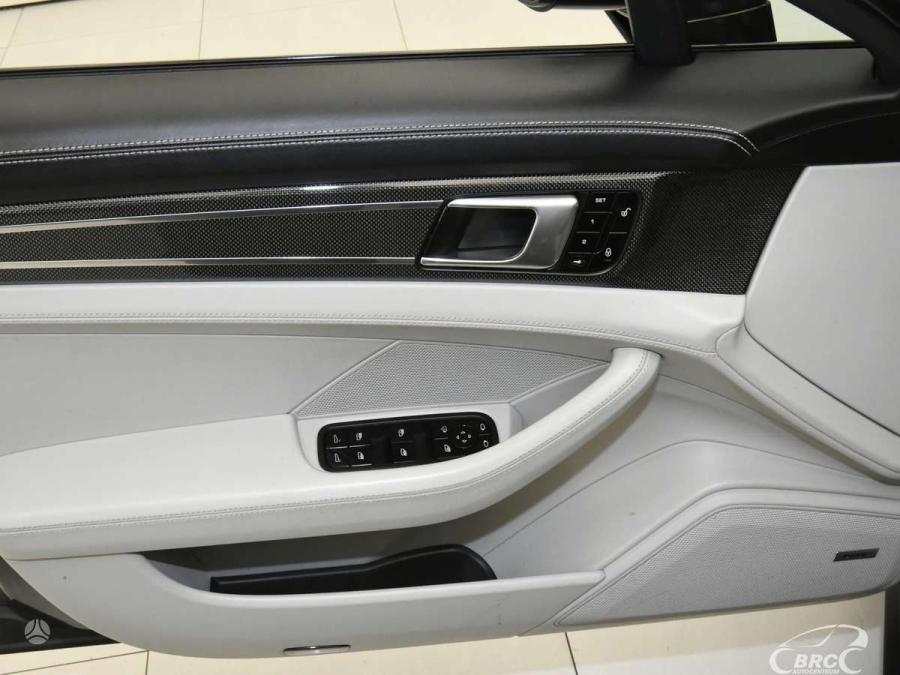 Grey Porsche Panamera 2017 in Vilnius, with an engine capacity of 4.00 L and mileage of 141 thousand km for 47900 €, photo 25 on AUTOMOTO.COM.LV
