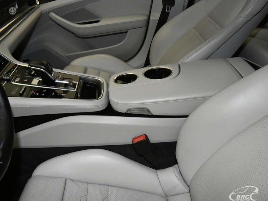 Grey Porsche Panamera 2017 in Vilnius, with an engine capacity of 4.00 L and mileage of 141 thousand km for 47900 €, photo 29 on AUTOMOTO.COM.LV