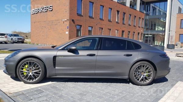 Grey Porsche Panamera 2018 in Riga, with an engine capacity of 2.90 L and mileage of 132 thousand km for 44900 €, photo 5 on AUTOMOTO.COM.LV