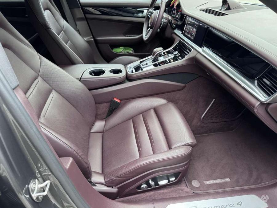 Grey Porsche Panamera 2018 in Vilnius, with an engine capacity of 3.00 L and mileage of 86 thousand km for 49950 €, photo 8 on AUTOMOTO.COM.LV