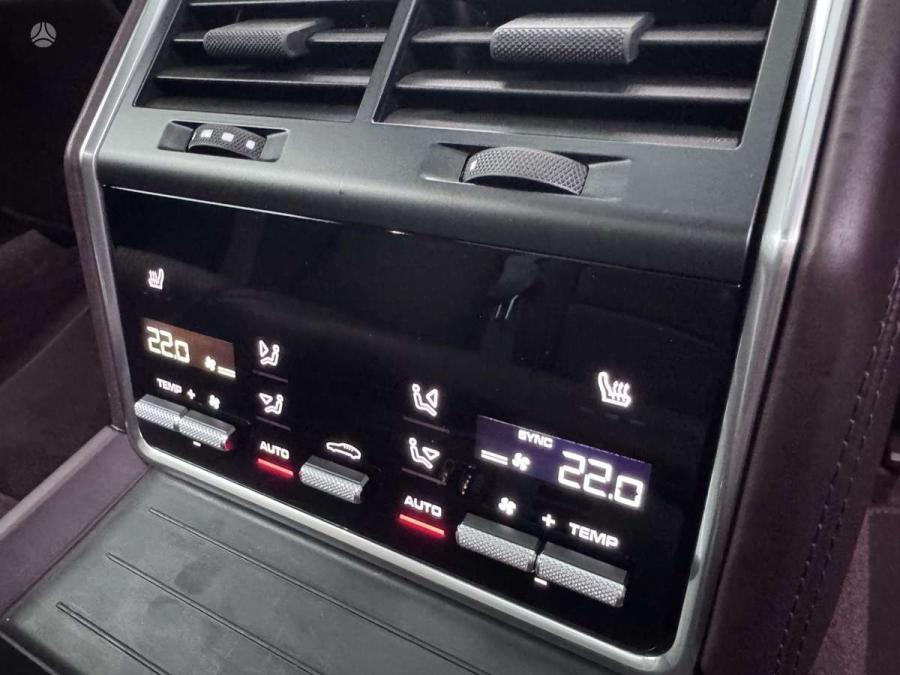 Grey Porsche Panamera 2018 in Vilnius, with an engine capacity of 3.00 L and mileage of 86 thousand km for 49950 €, photo 12 on AUTOMOTO.COM.LV